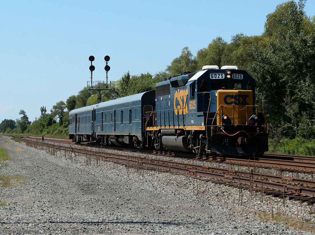 CSX 6025 east at CP 58